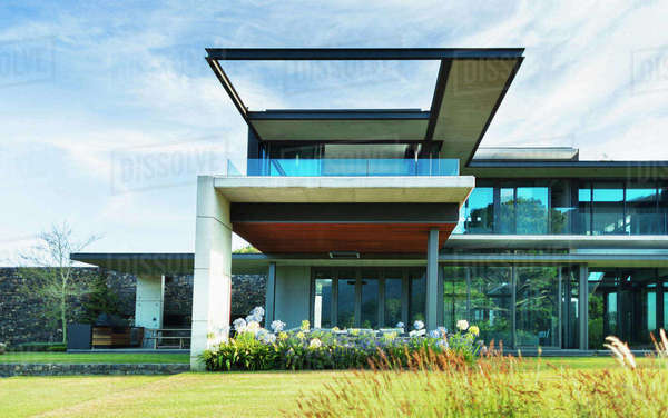 Modern, luxury home showcase exterior - Royalty-free Stock Photo | Dissolve