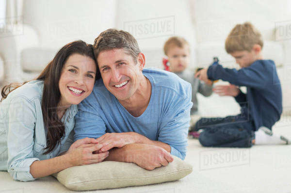 Parents with kids (12-17 months, 6-7) at home - Royalty-free Stock ...