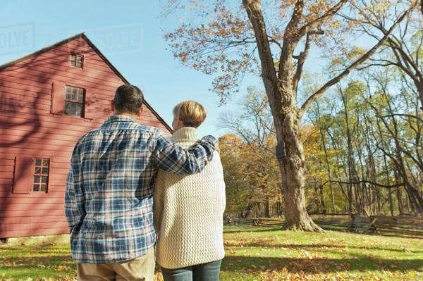 Rear view of couple facing cottage house - Royalty-free Stock Photo ...