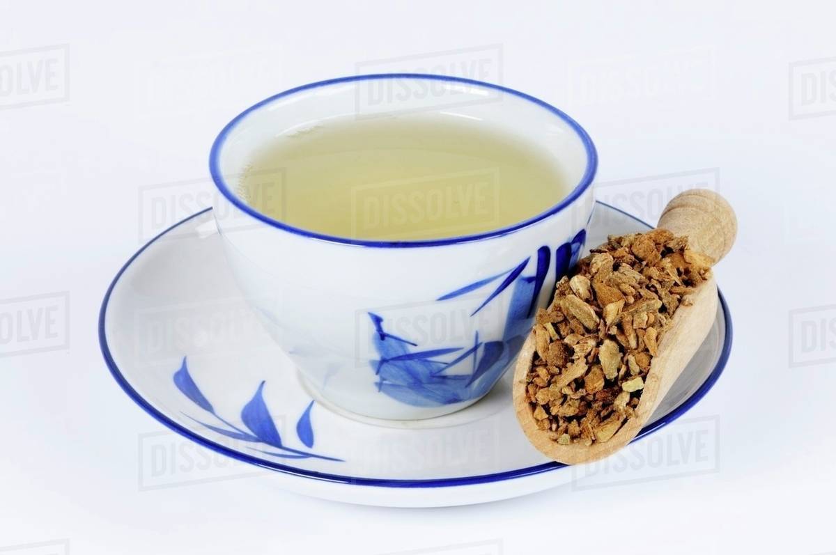 Aucklandia root tea (Aucklandiae Radix, Mu Xiang) - Stock Photo - Dissolve