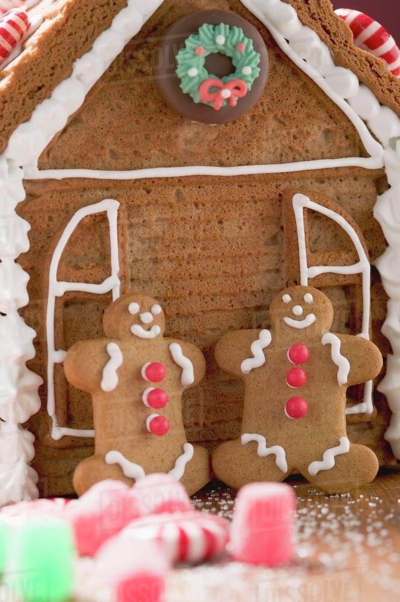 Gingerbread house with two gingerbread men - Royalty-free Stock Photo ...