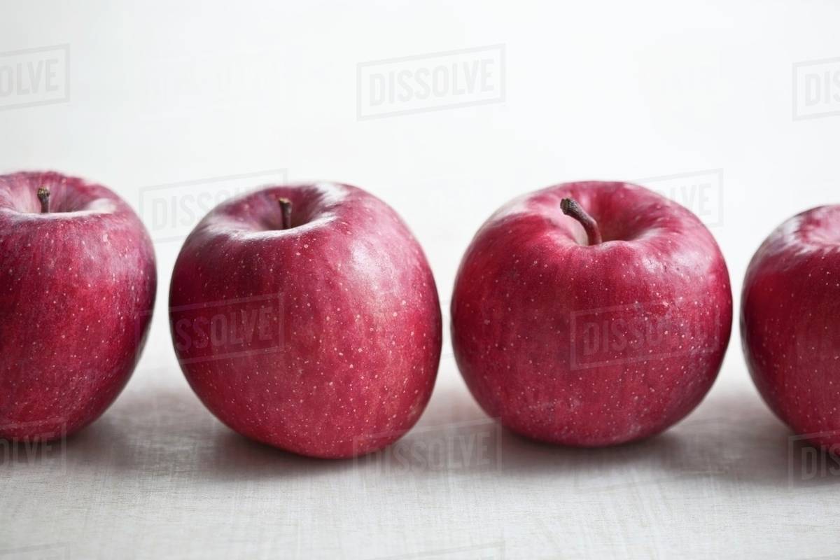 A row of red apples - Royalty-free Stock Photo | Dissolve