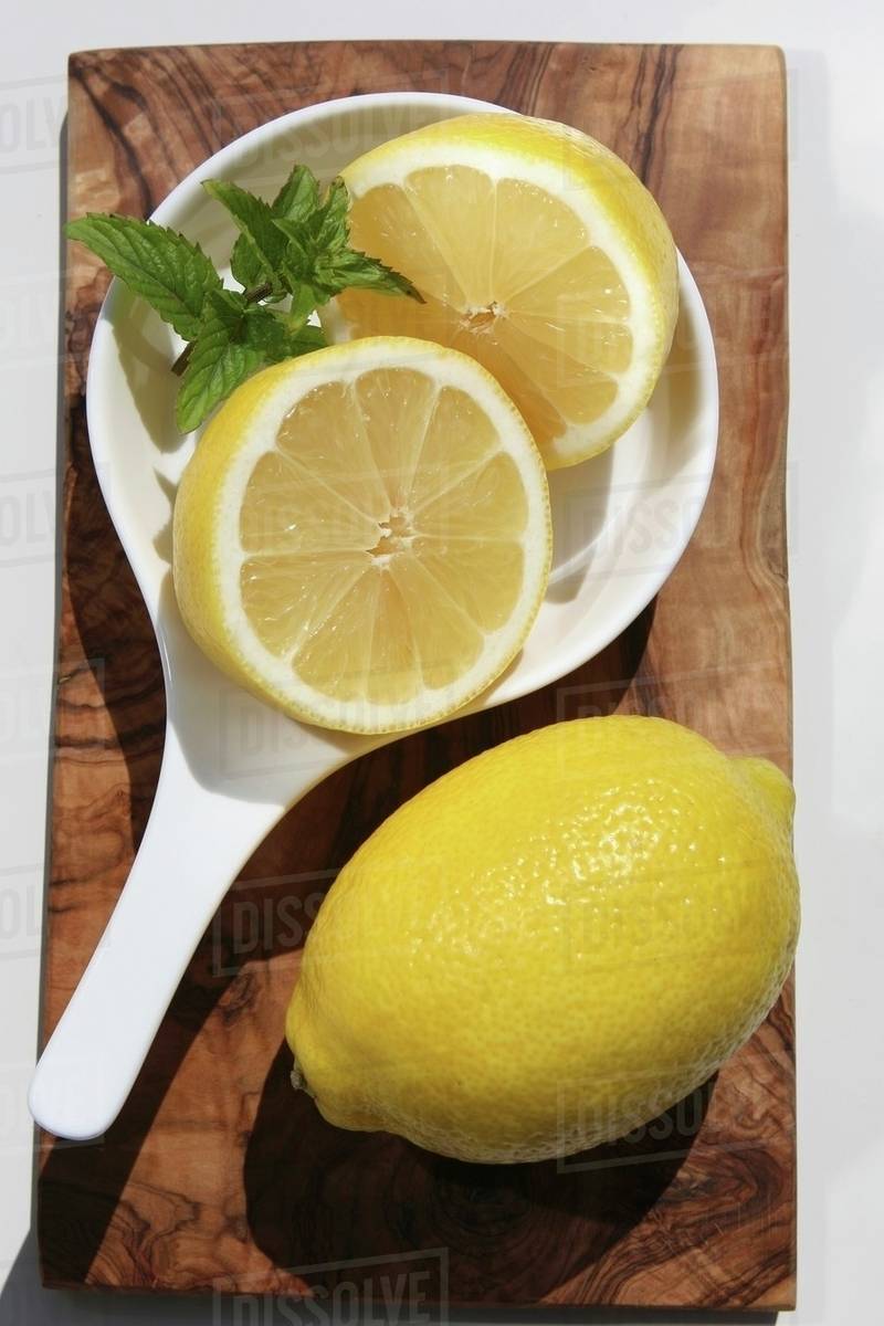 A whole lemon and a halved lemon - Royalty-free Stock Photo | Dissolve