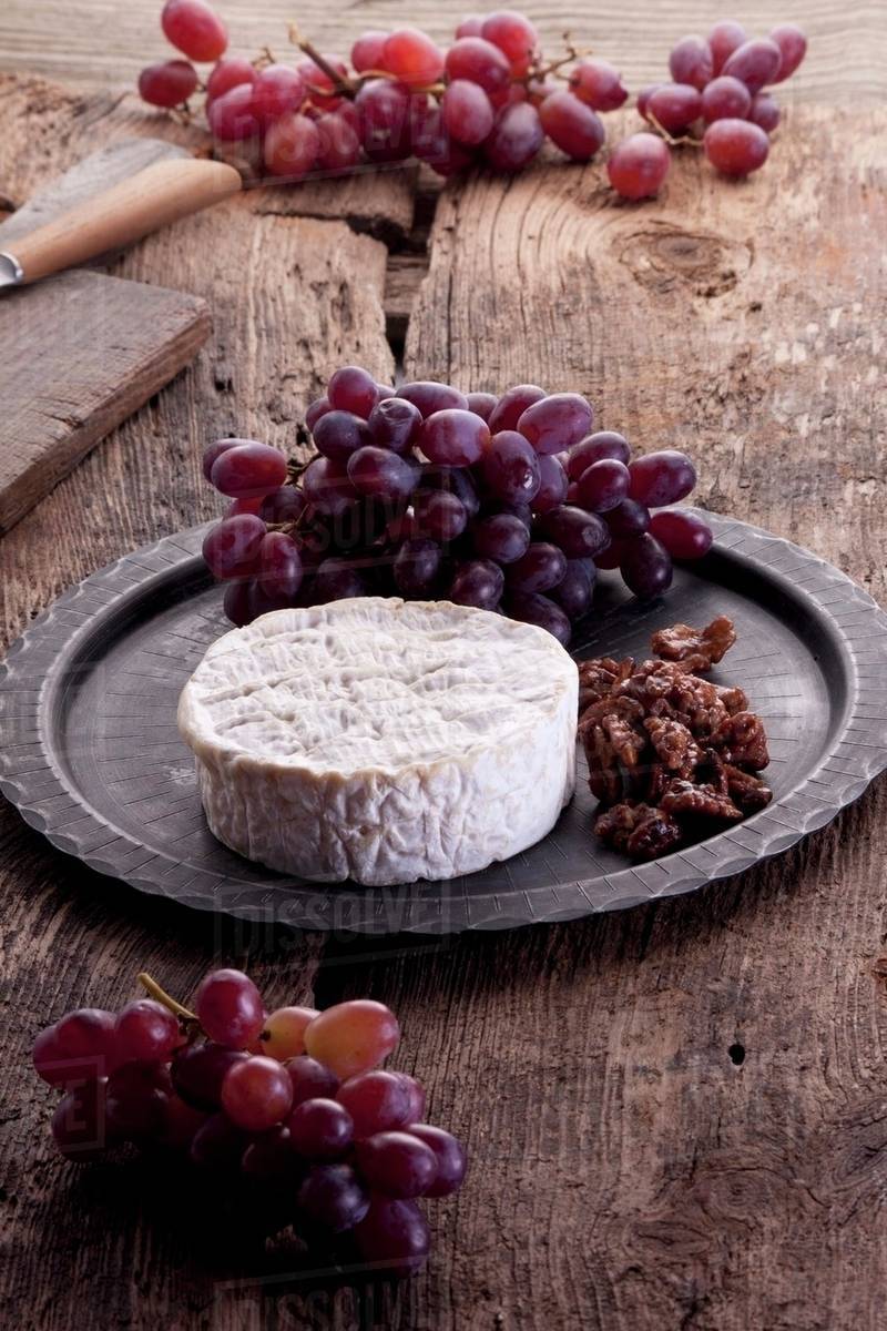 Brie with grapes and caramelised nuts - Stock Photo - Dissolve