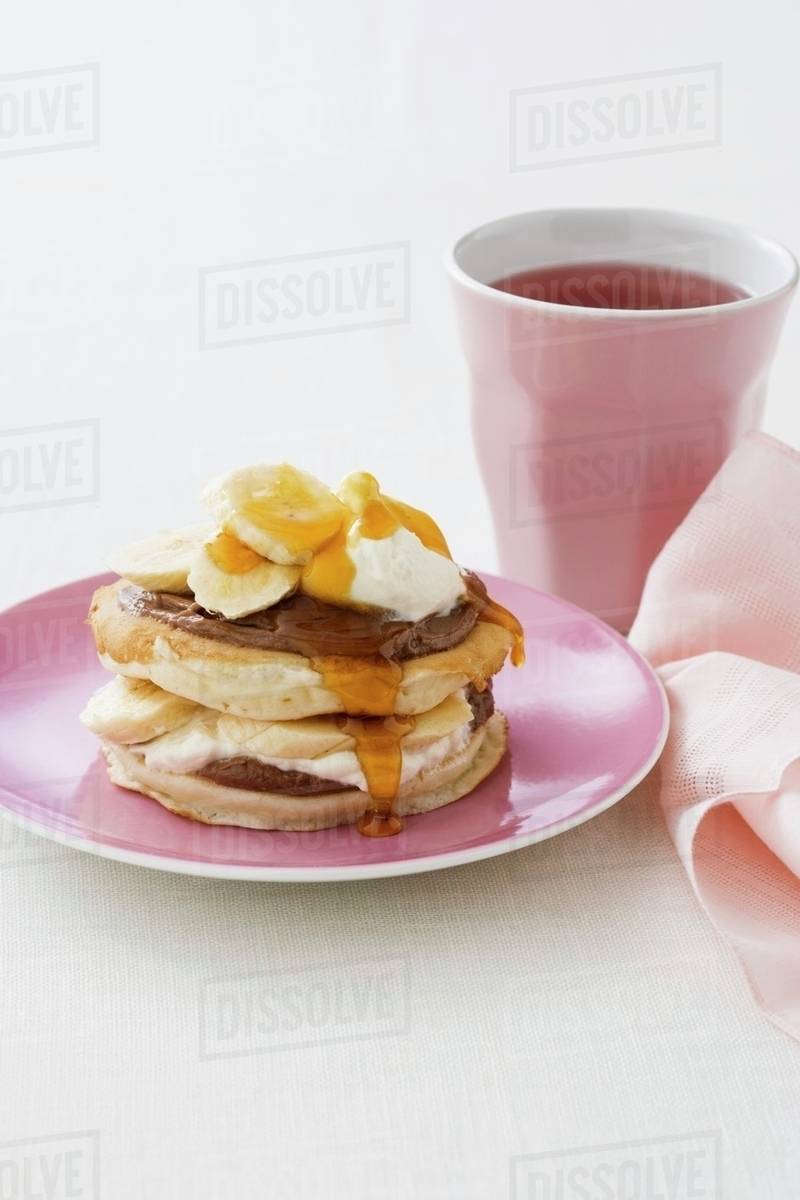 Pikelets with chocolate and hazelnut spread, bananas and ice cream ...