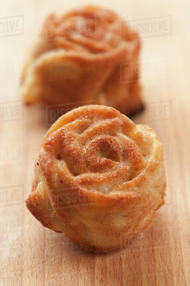 Mini rose cakes with cinnamon - Royalty-free Stock Photo | Dissolve