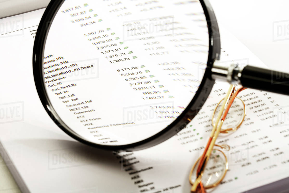 Magnifying glass and quotations sheet - Stock Photo - Dissolve