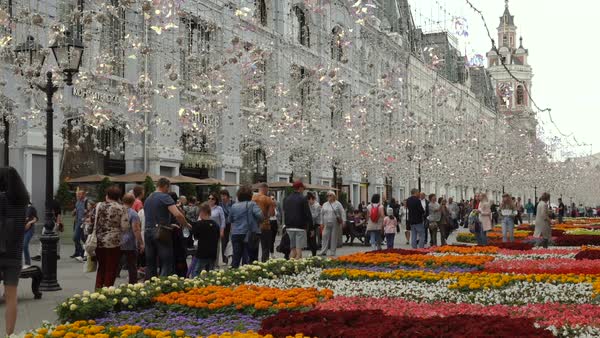 Moscow, Russia - July 20, 2019: Crowd of tourists walking on Nikolskaya ...