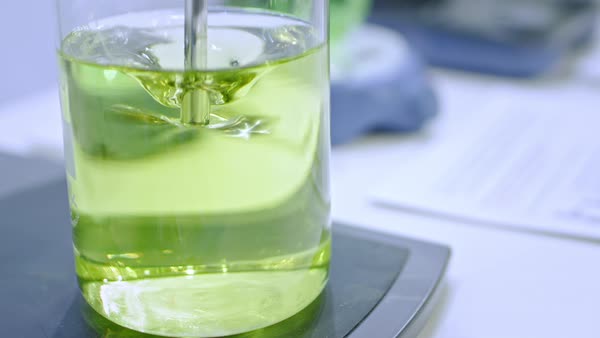 Magnetic mixer stirrer with a fast-moving stir bar for mixing liquid ...