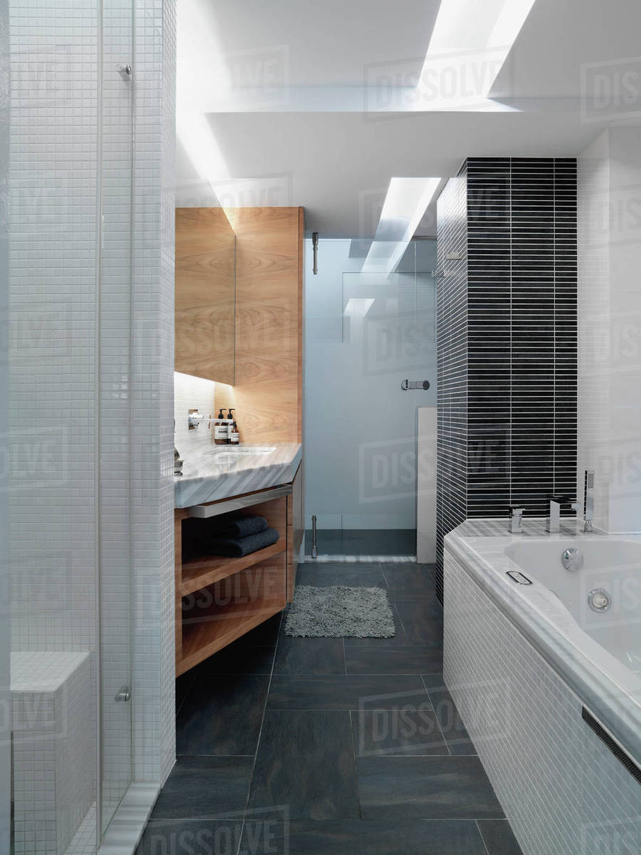 Simple modern bathroom - Royalty-free Stock Photo | Dissolve