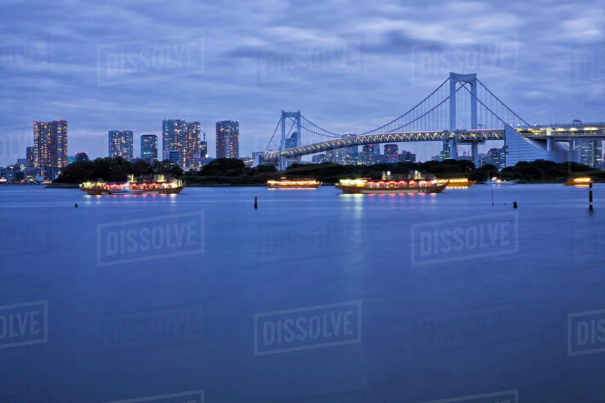 Boats in Tokyo Bay with Rainbow Bridge and skyline, Obaida, Tokyo ...
