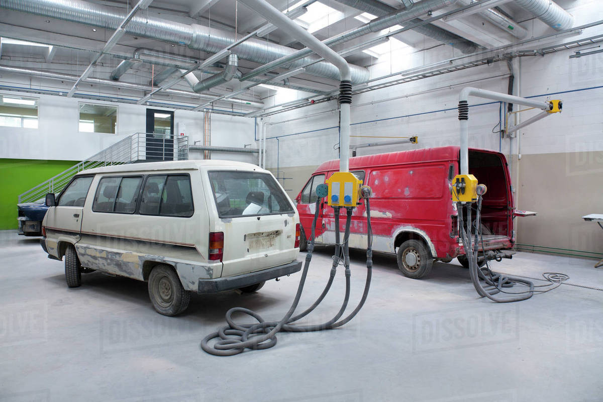 Mechanical and practical education facility car workshop - Royalty-free ...