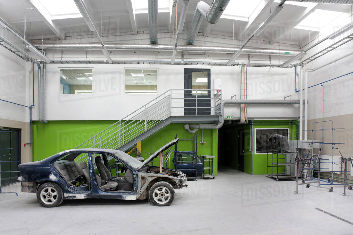 Mechanical and practical education facility car workshop - Stock Photo ...