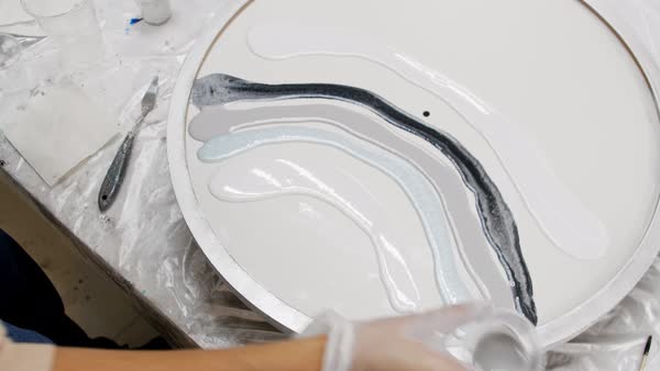 Epoxy design - pouring colorful epoxy resin on the round canvas - 4K ...