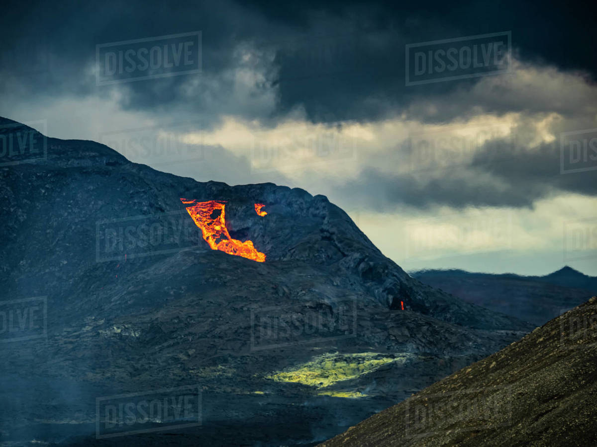 Lava spilling from Fagradalsfjall Volcanio signals another eruption ...