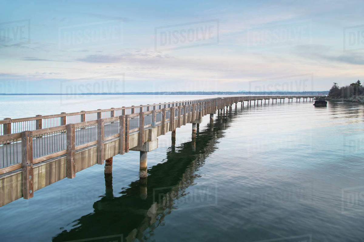 Boulevard Park Boardwalk, Taylor Dock on Bellingham Bay, Bellingham ...
