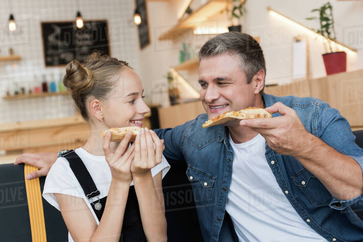 Happy father and daughter eating pizza in cafe - Royalty-free Stock ...