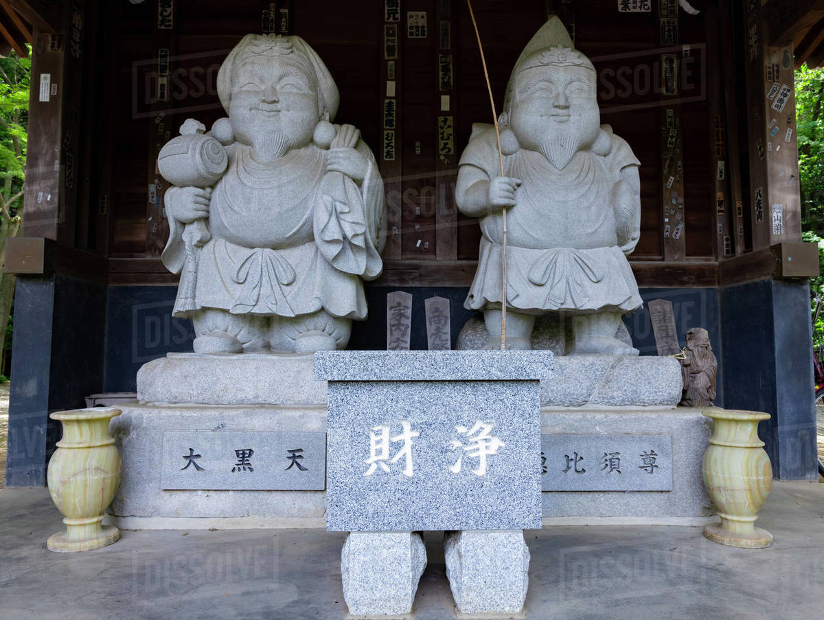 Japanese guardian statues at the traditional street in Tokyo - Royalty ...