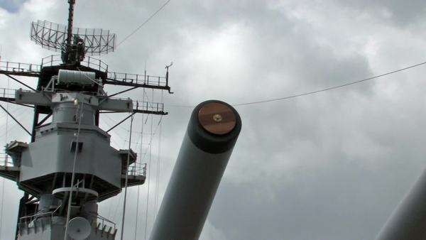 USS Missouri guns zoom out battleship Hawaii warrior. USS Missouri ...