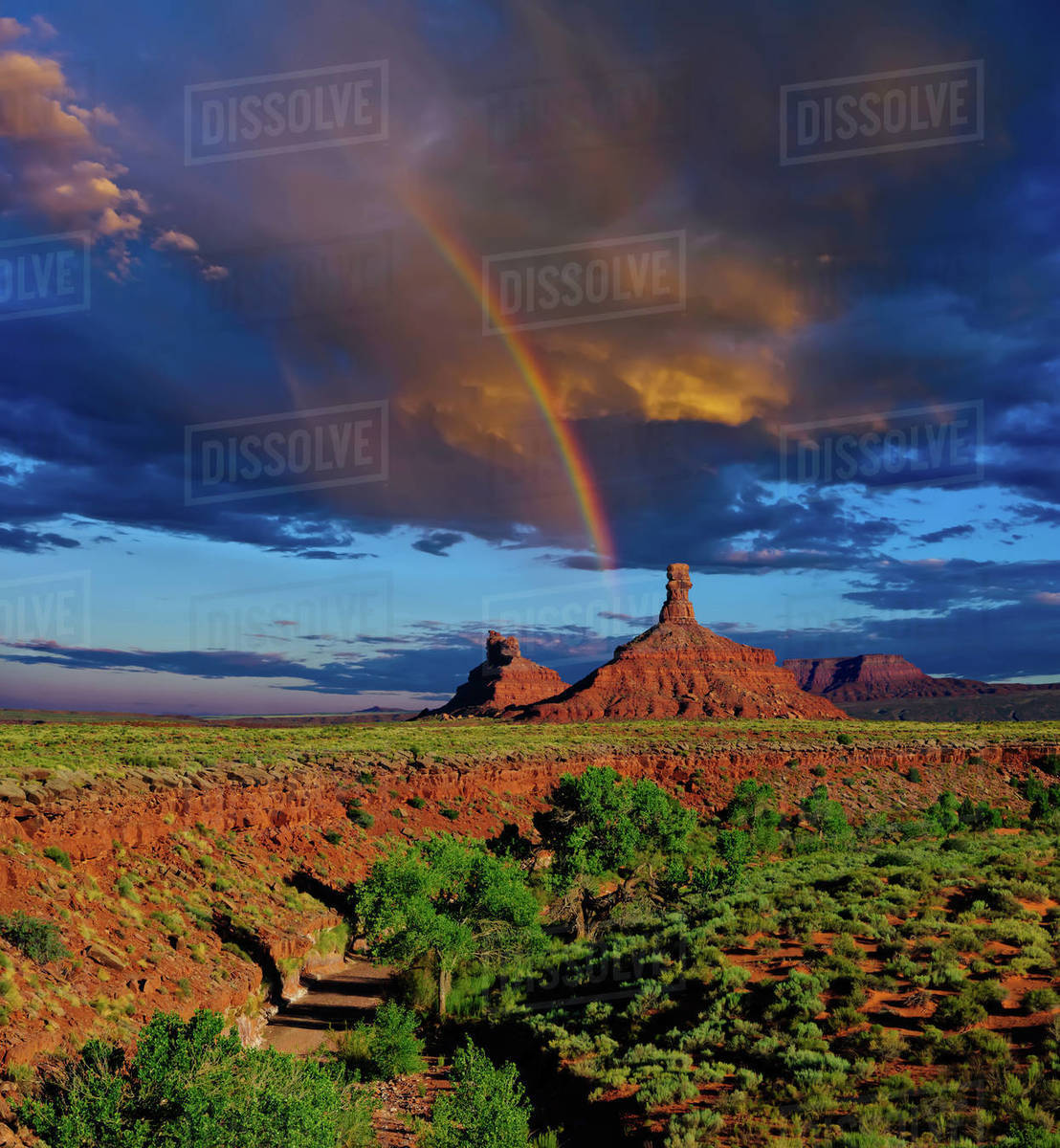 Rainbow over Rooster Butte and Sitting Hen, Valley of the gods, Utah ...