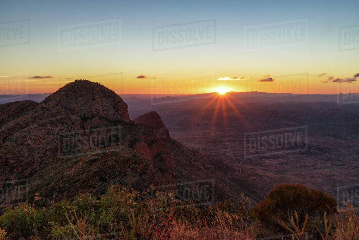 Mt Sonder at sunrise, West MacDonnell National Park, Northern Territory ...