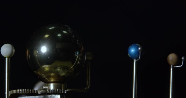 Beautiful functioning mechanical model of Solar System with planets ...