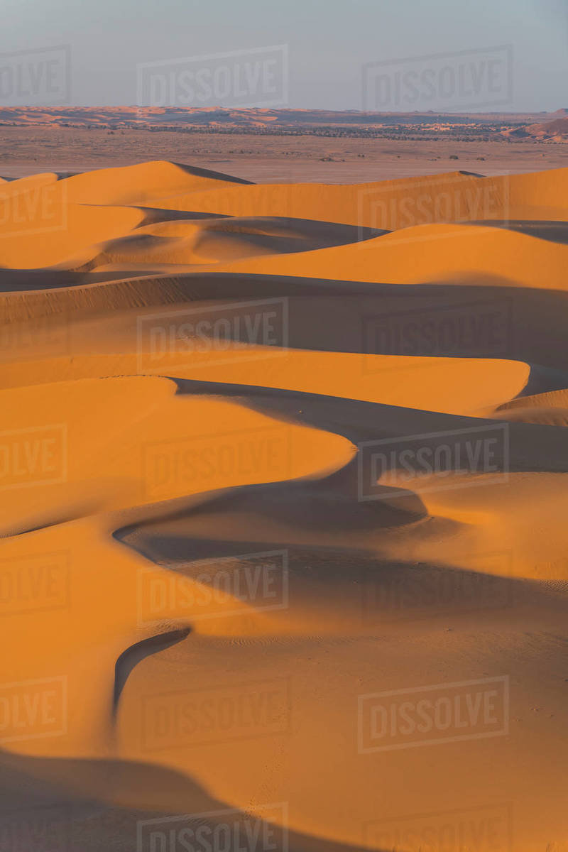 Sunset in the giant sand dunes of the Sahara Desert, Timimoun, western ...
