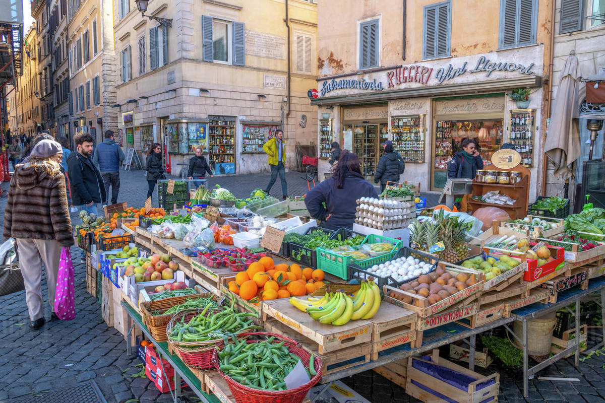 Market stalls, Campo de Fiori, Regola, Rome, Lazio, Italy, Europe ...