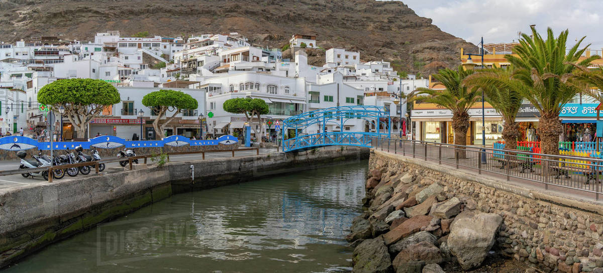 View of Puerto de Mogan town and river, Playa de Puerto Rico, Gran ...