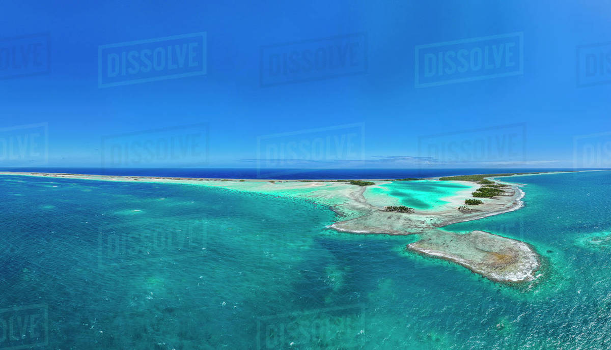 Panorama of the Blue Lagoon, Rangiroa atoll, Tuamotus, French Polynesia ...