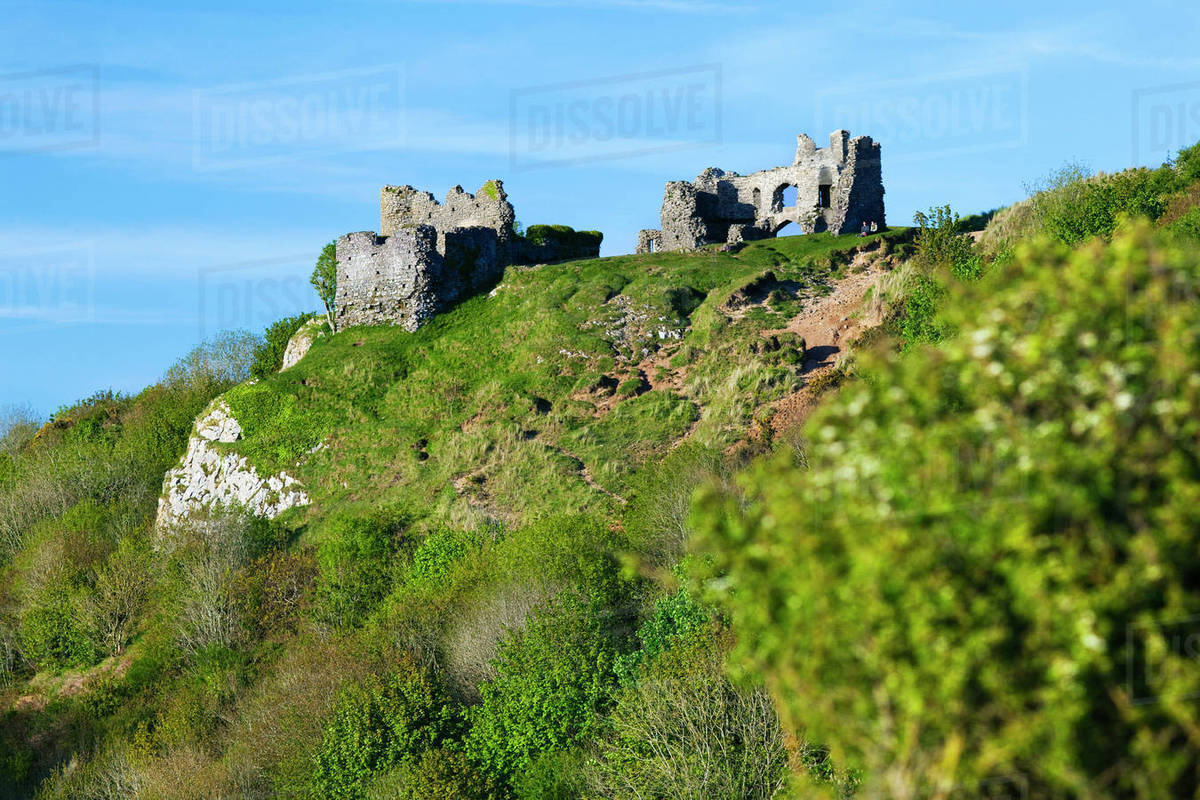 Pennard Castle overlooking Three Cliffs Bay, Gower, Wales, United ...