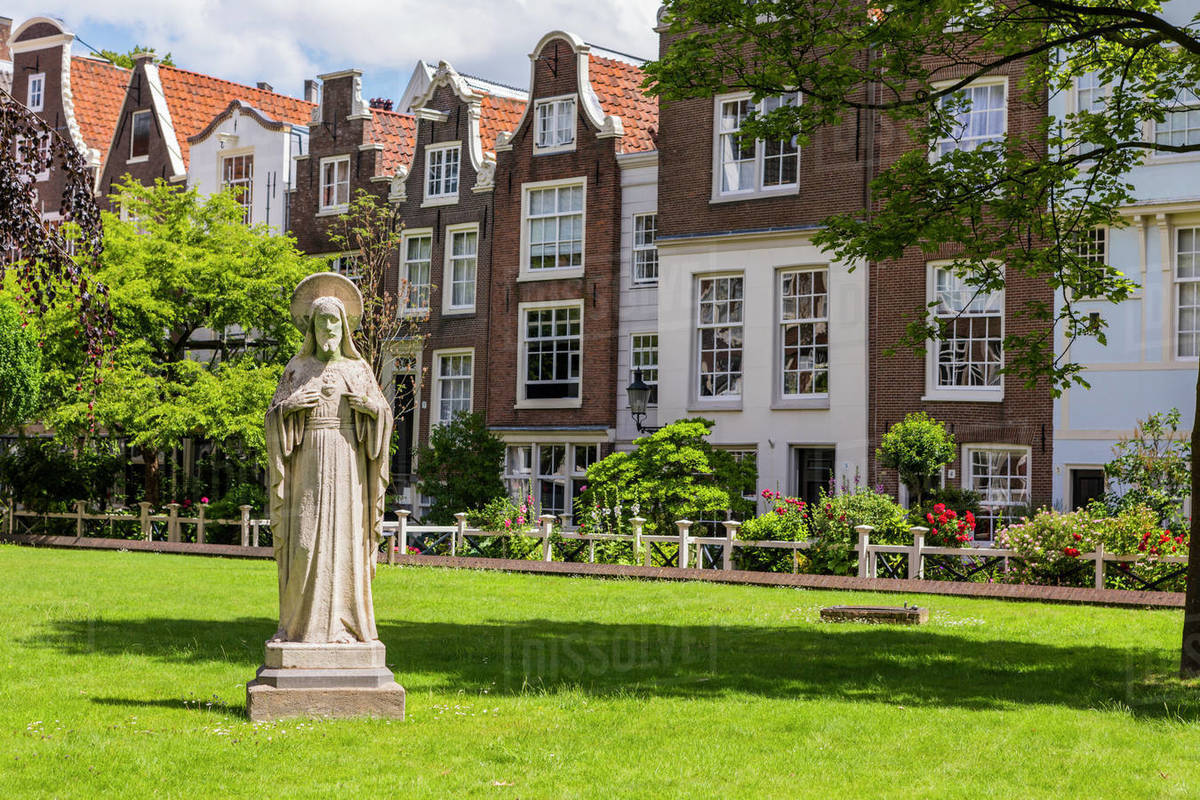 The Begijnhof, one of the oldest inner courts in Amsterdam, Amsterdam ...
