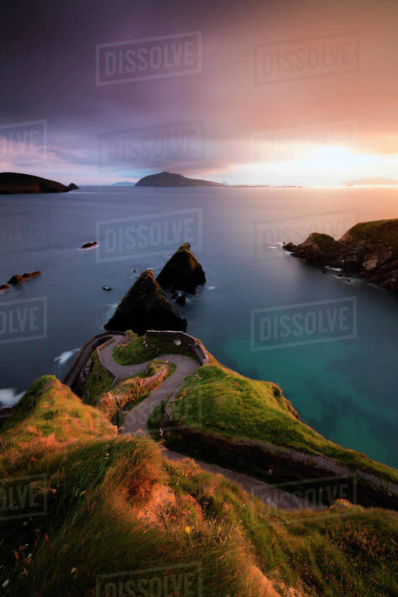 Sunset on Dunquin pier (Dun Chaoin), Dingle Peninsula, County Kerry ...