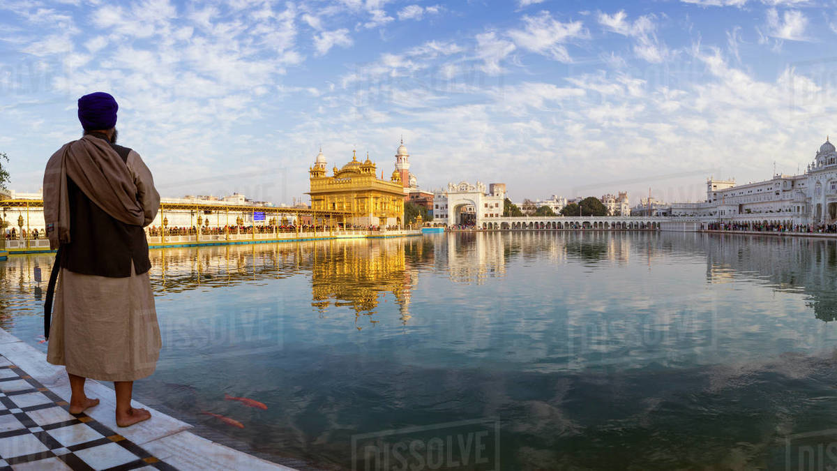 Sikh man at The Golden Temple (Harmandir Sahib) and Amrit Sarovar (Pool ...