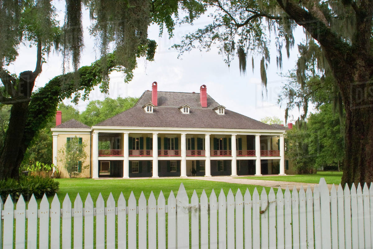 USA, Louisiana, St. Charles Parish, Destrehan. A classic view of ...