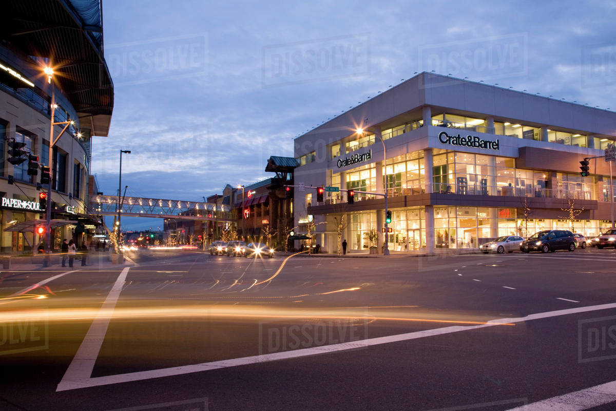 WA, Bellevue, Bellevue Square and Lincoln Square shopping area ...
