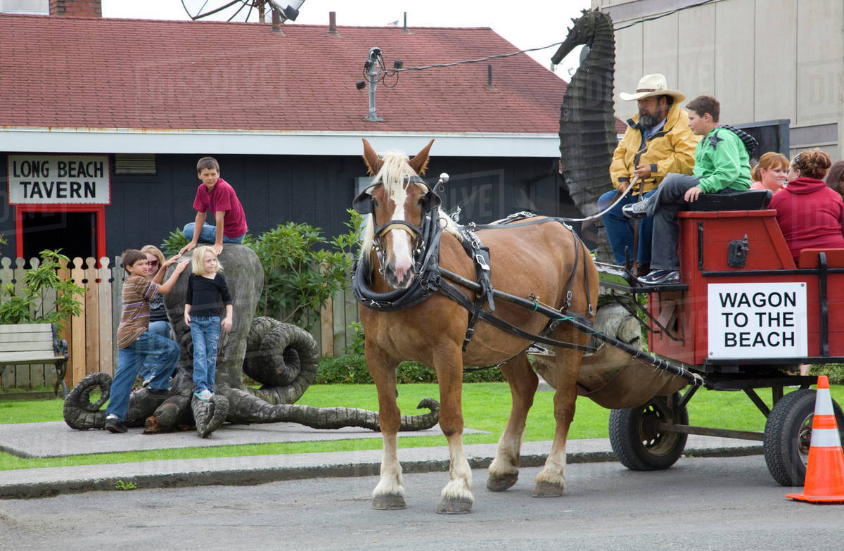 WA, Long Beach, Wagon to the Beach, horse drawn tourist wagon - Royalty ...