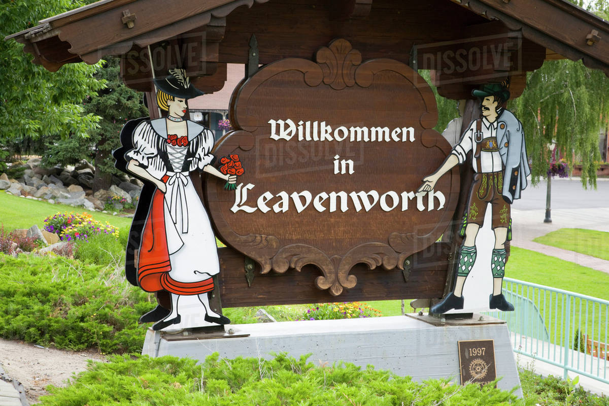 WA, Leavenworth, Bavarian style village, welcome sign - Royalty-free ...