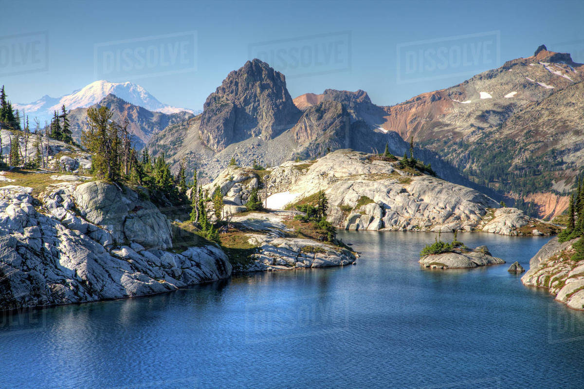 WA, Alpine Lakes Wilderness, Lower Robin Lake, with Cathedral Rock and ...