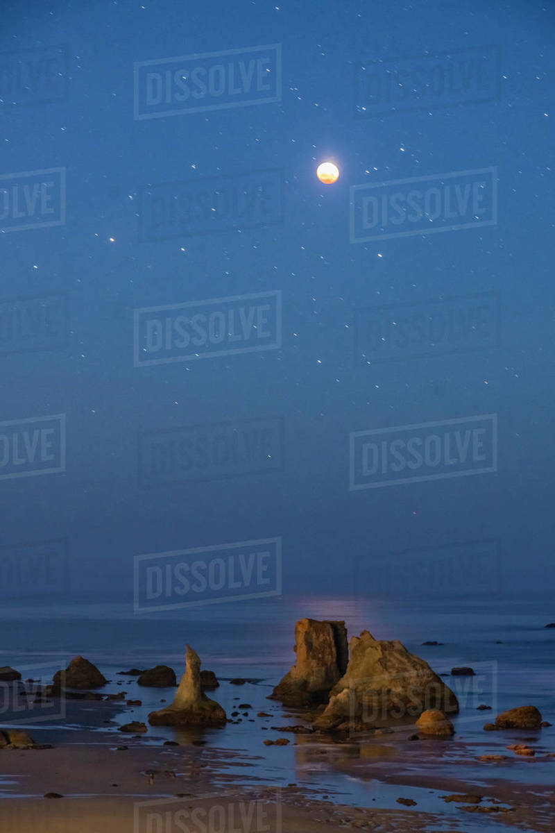 USA, Oregon, Bandon Beach. Lunar eclipse at night. - Stock Photo - Dissolve