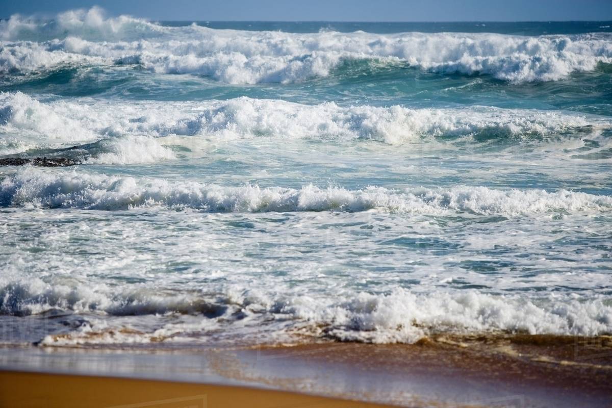 Ocean waves - Stock Photo - Dissolve