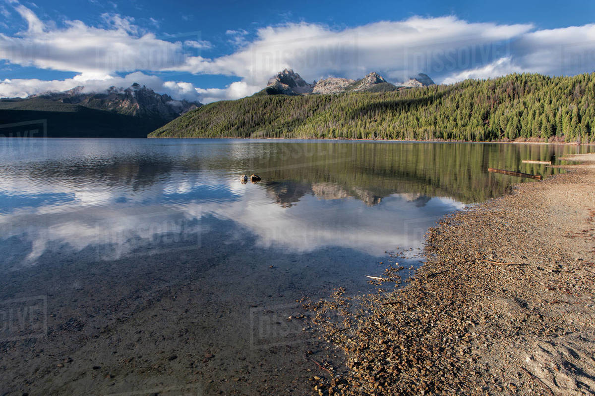 Redfish Lake and the sawtooth mountains near Stanley, Idaho on a sunny ...