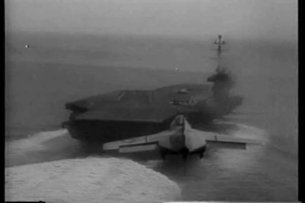 The Navy demonstrates its new mirror landing system at sea on the U.S.S ...