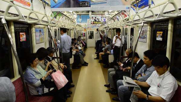Timelapse of Train Passengers Riding a Busy Subway Car - Tokyo Metro ...