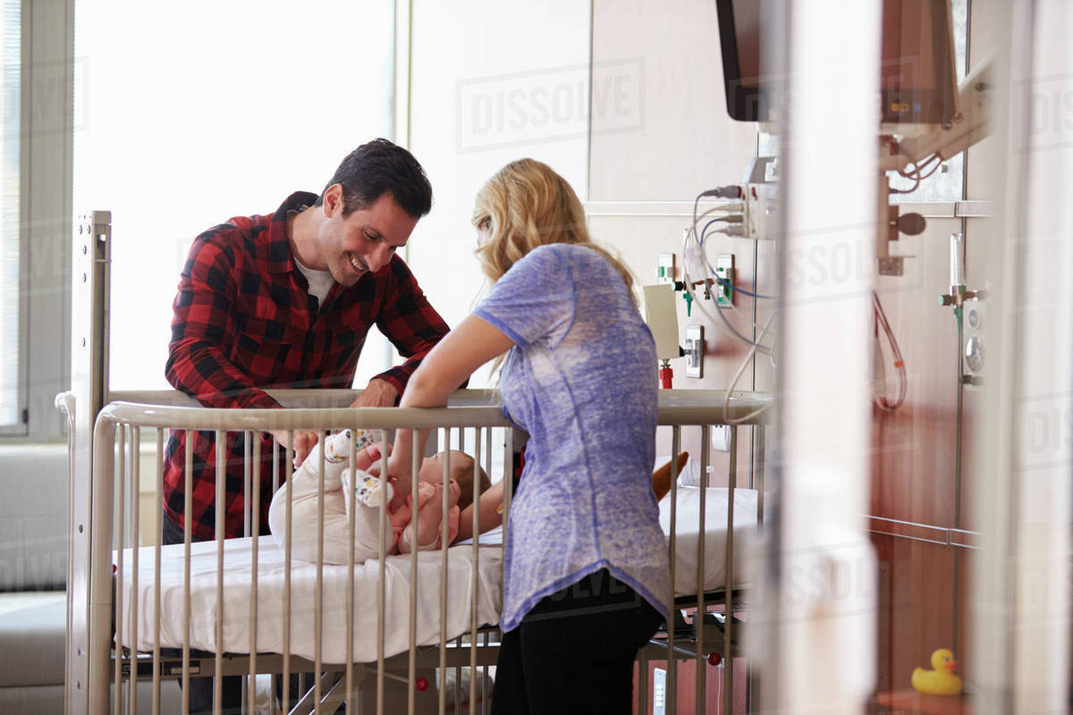 Parents with daughter in hospital pediatric unit - Royalty-free Stock ...