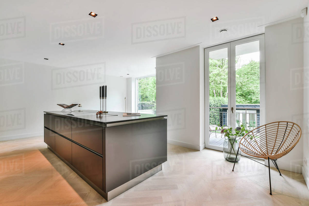 Beautiful and spacious kitchen in an elegant home - Royalty-free Stock ...