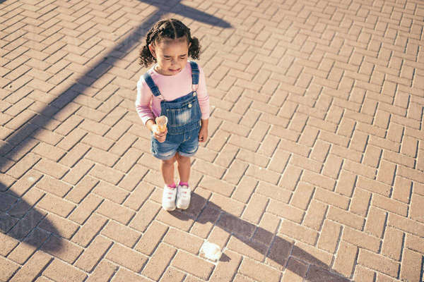 Crying kid drop ice cream on floor, ground and street in summer ...