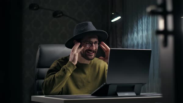 Angry man screaming and looking at computer sitting at desk feels ...