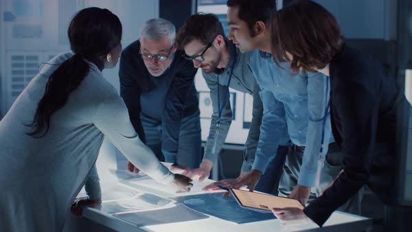Engineers meeting in technology research laboratory: engineers ...