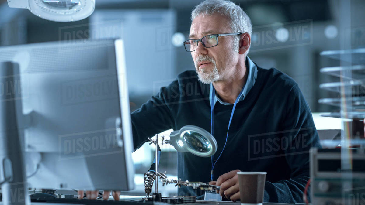 Electronics Maintenance Engineer Soldering Motherboard, Microchip and ...